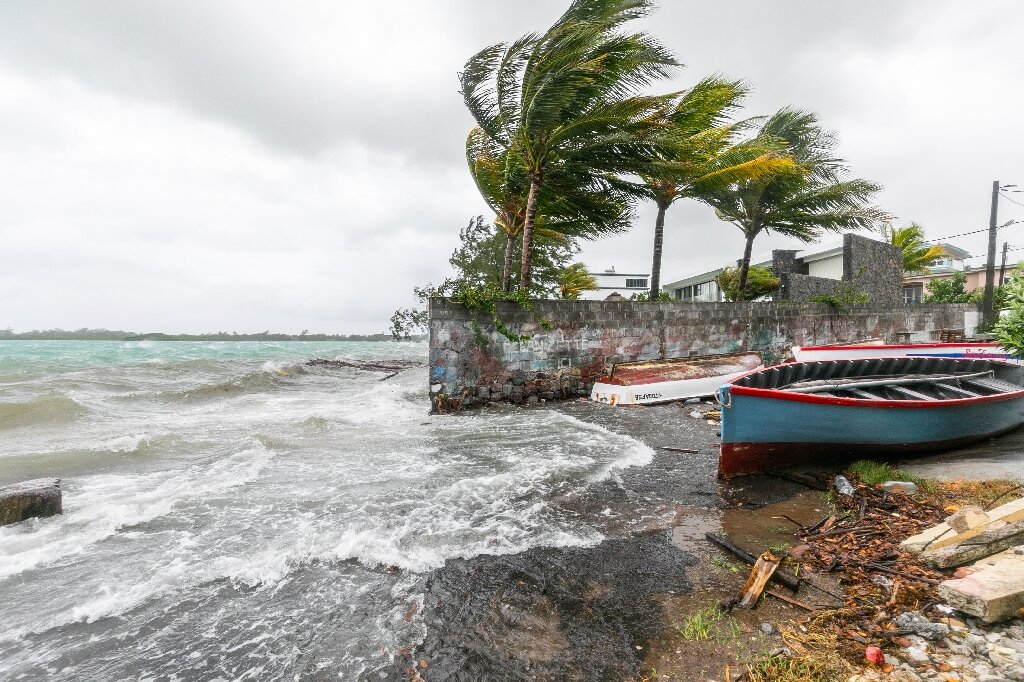 Cyclone Alert Mauritius | Latest Happenings |Mauritius Travels